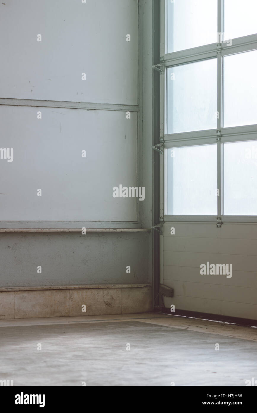 Empty factory warehouse storeroom hi-res stock photography and images ...