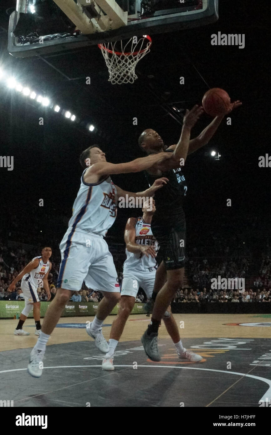 Auckland, New Zealand. 06th Nov, 2016. Akil Mitchell of Breakers ...