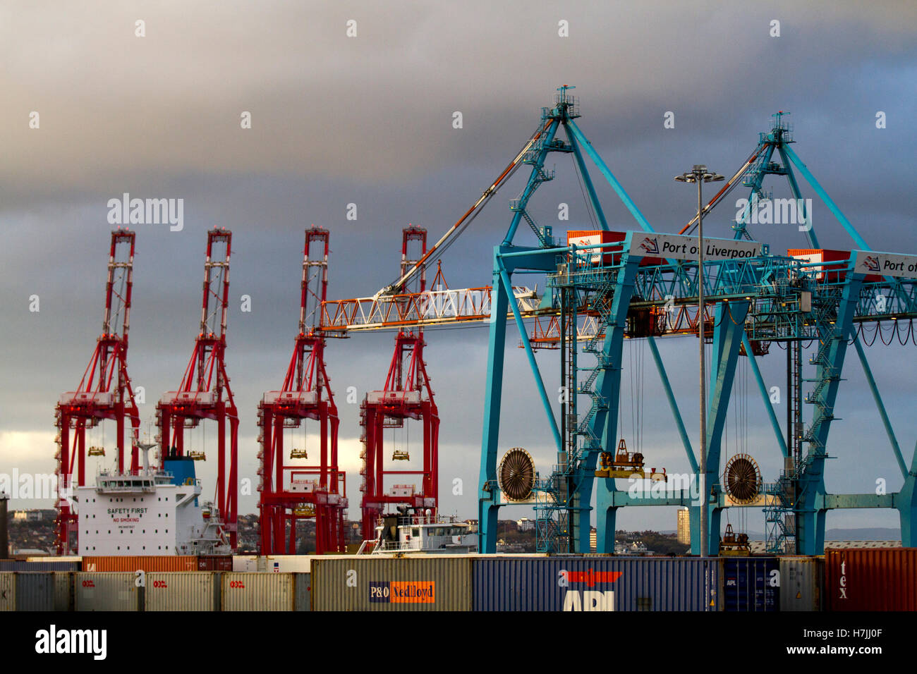 Peel Ports, Freeport customs zones £300m deep water riverside container ...