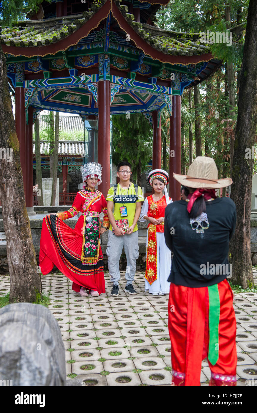 Bai women in traditional costume hi-res stock photography and images ...