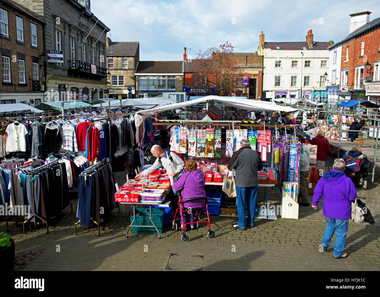 Market stalls knaresborough north yorkshire hi-res stock photography ...