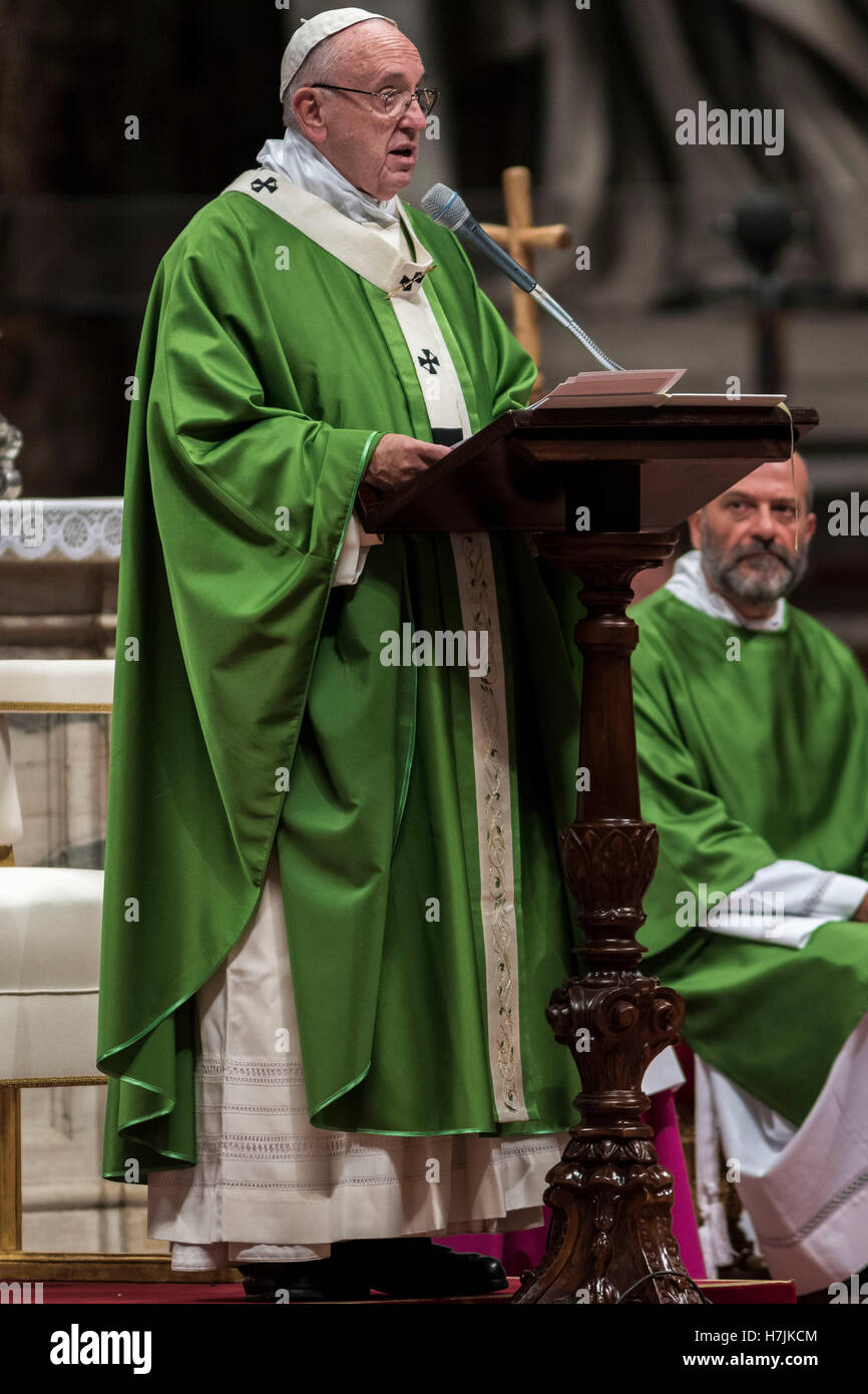 Vatican City, Vatican. 06th Nov, 2016. Pope Francis leads the Holy Mass ...