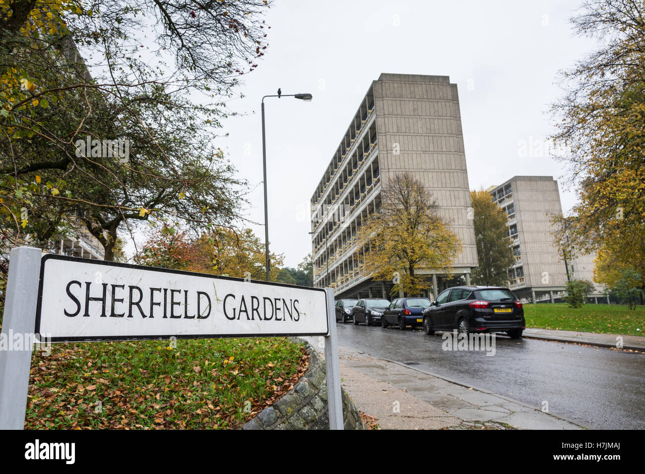 Bleak council estate hi-res stock photography and images - Alamy