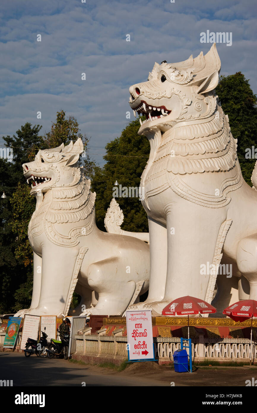 Mandalay myanmar lion hi-res stock photography and images - Alamy