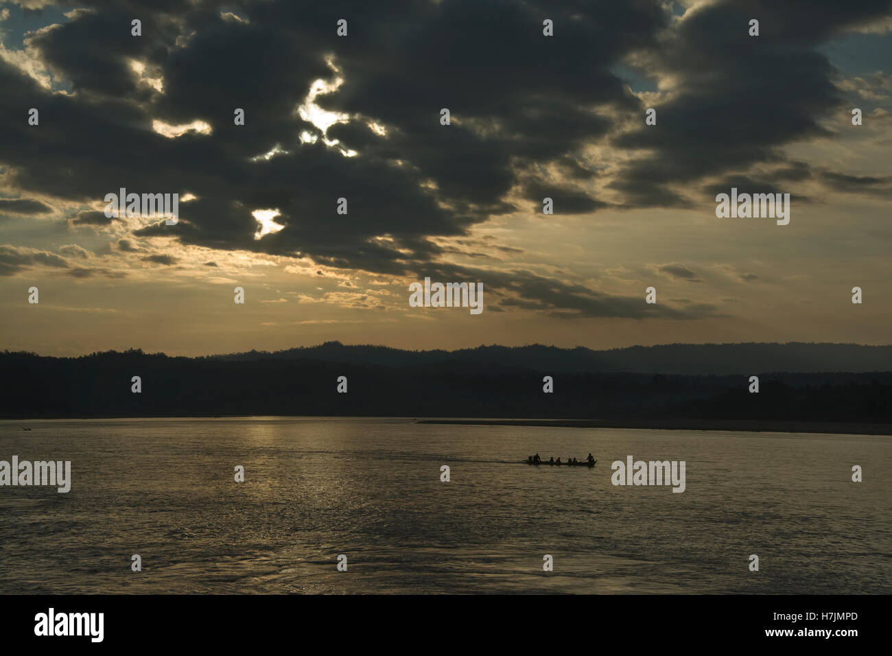 ASIA, MYANMAR (BURMA), Sagaing Division, Kanee, Chindwin River, small ...