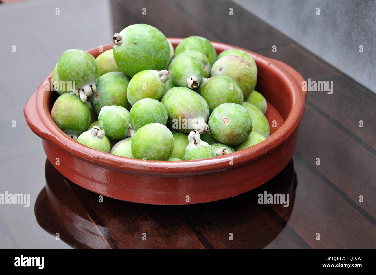 guavas in dish Stock Photo - Alamy