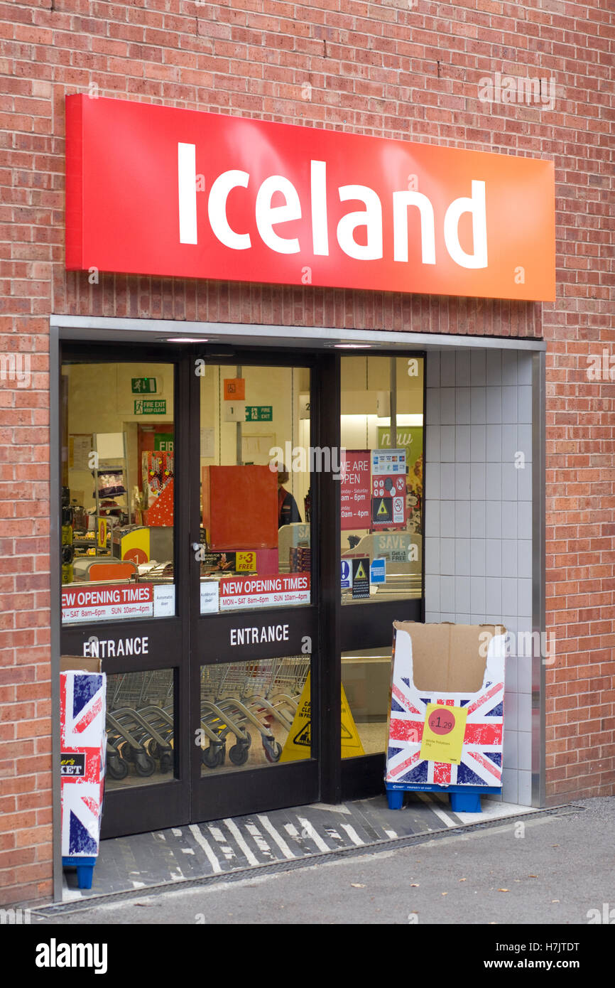 Iceland Foods supermarket shop front Stock Photo - Alamy