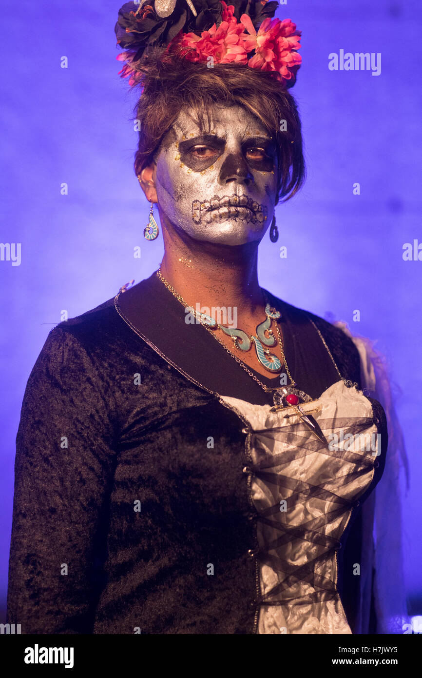 Day of the Dead - Dia de los Muertos - at Hollywood Forever Cemetery ...