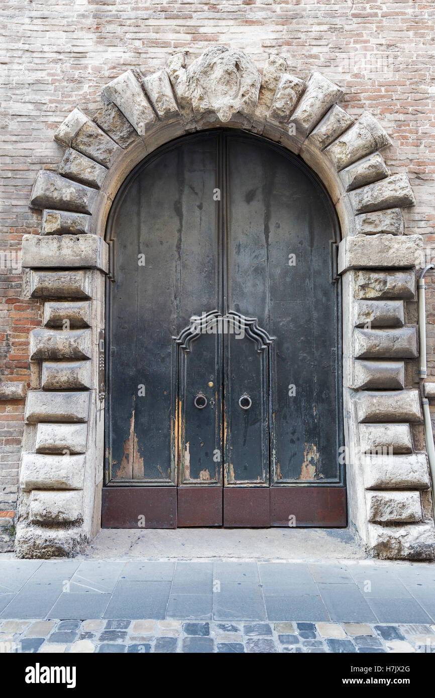 Ancient wooden gate of residential house in Rimini, Italy Stock Photo ...