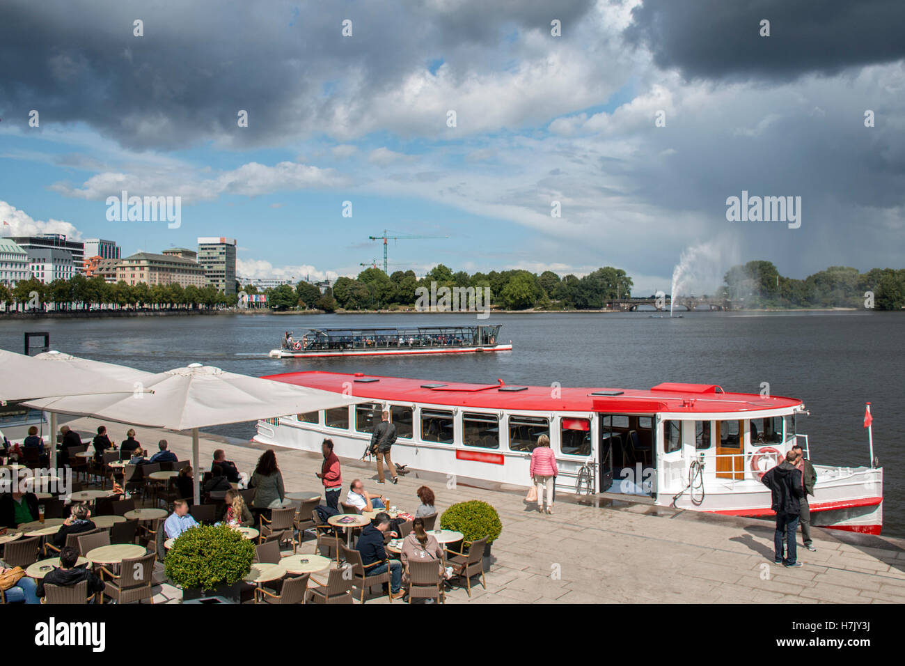 Alster fountain on the binnenalster hi-res stock photography and images ...