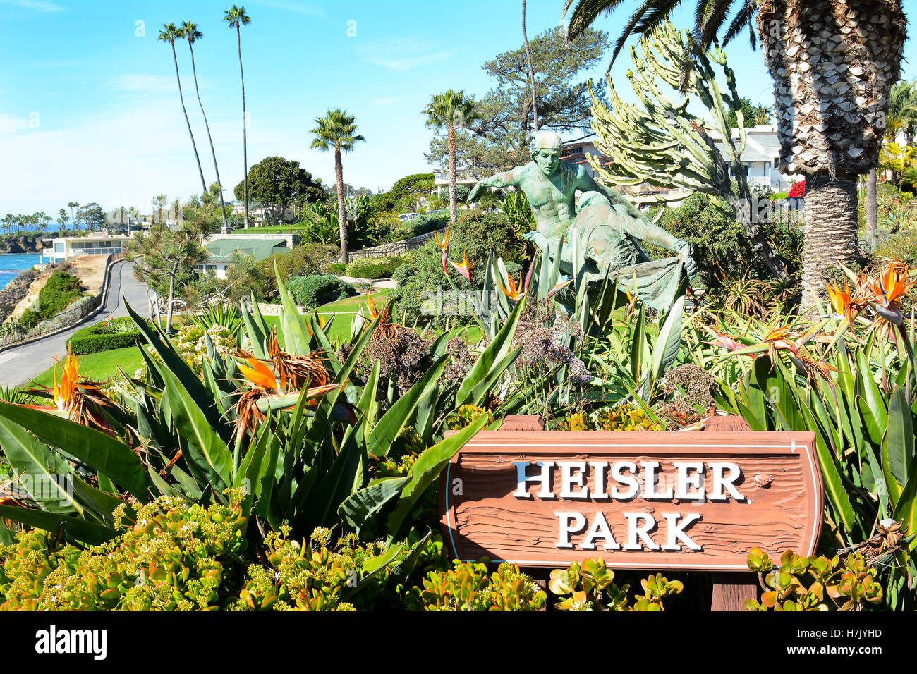 The Heisler Park Sign in Laguna Beach, California. Behind is the bronze ...