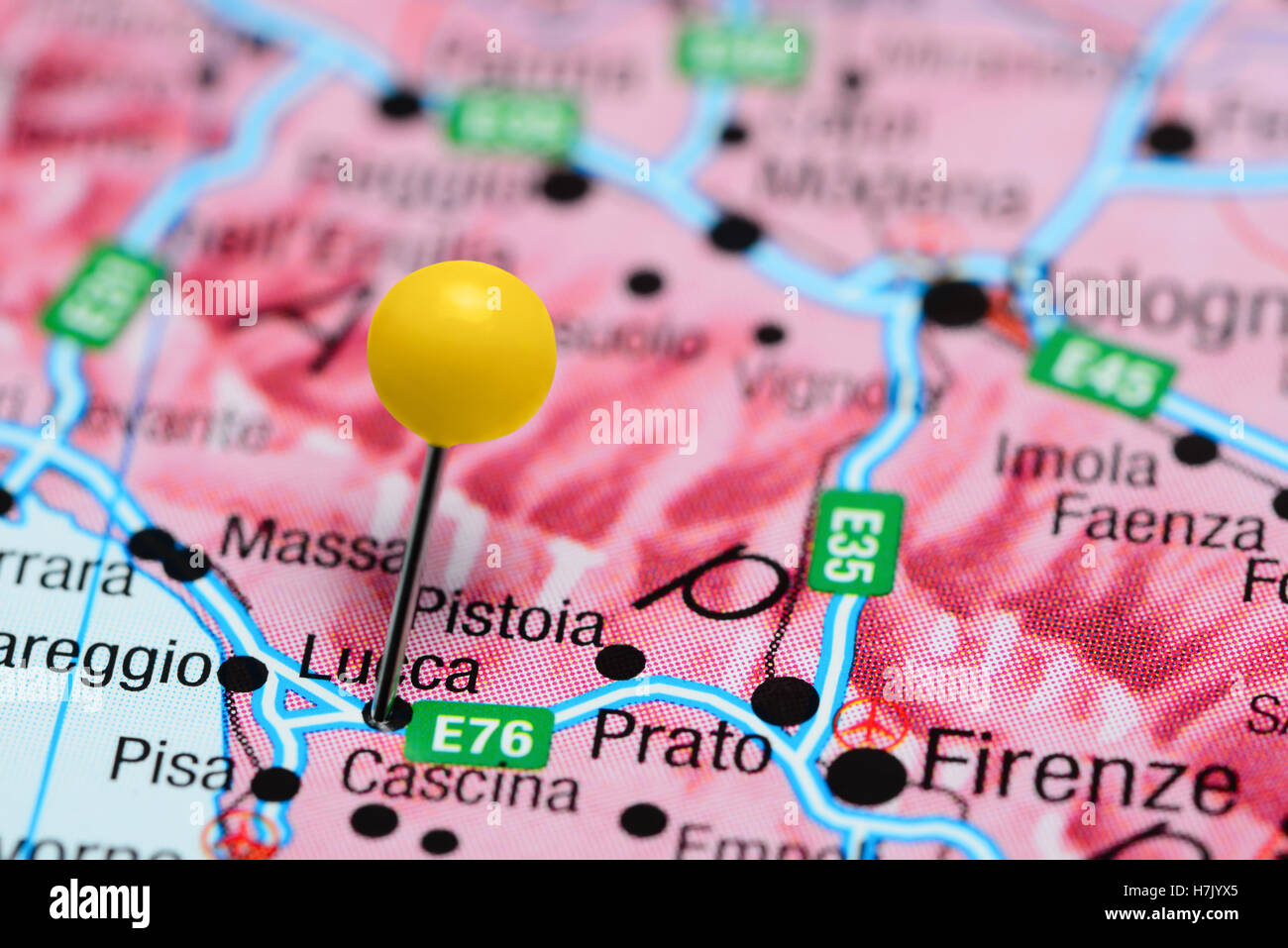 Lucca pinned on a map of Italy Stock Photo - Alamy
