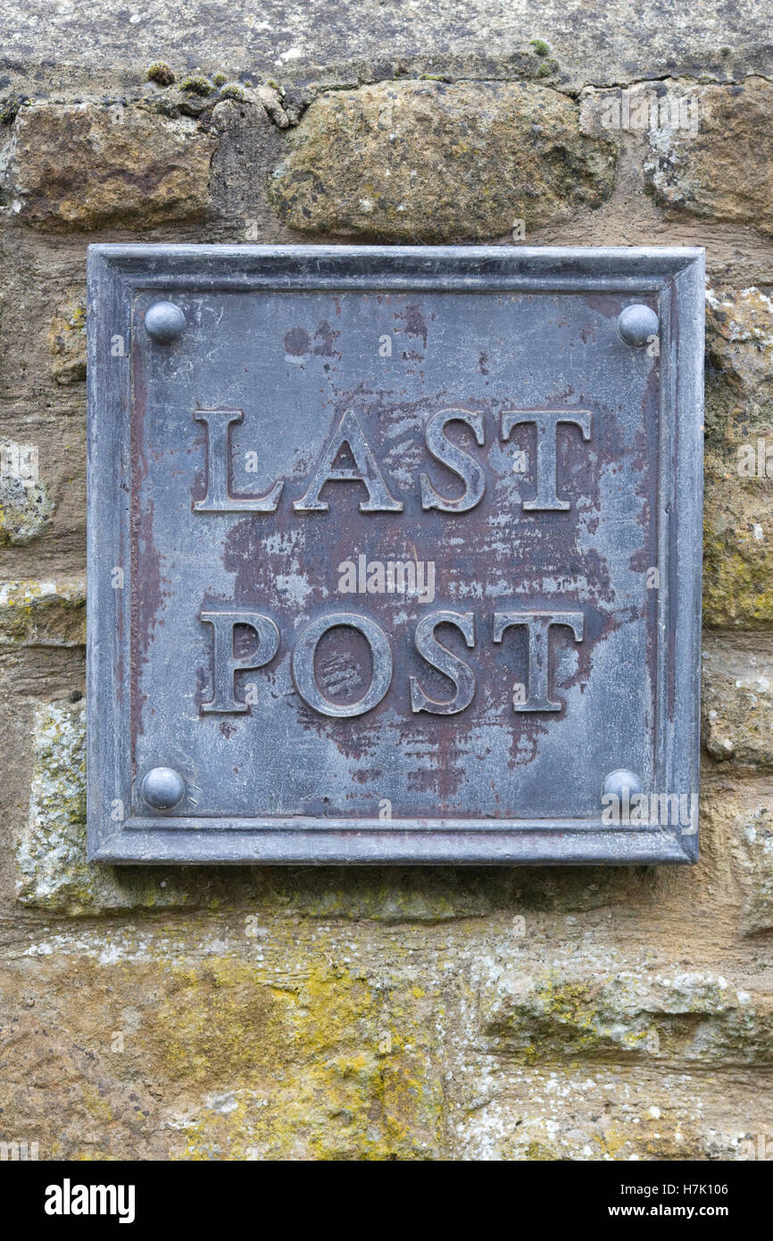 Name plaque outside house hi-res stock photography and images - Alamy