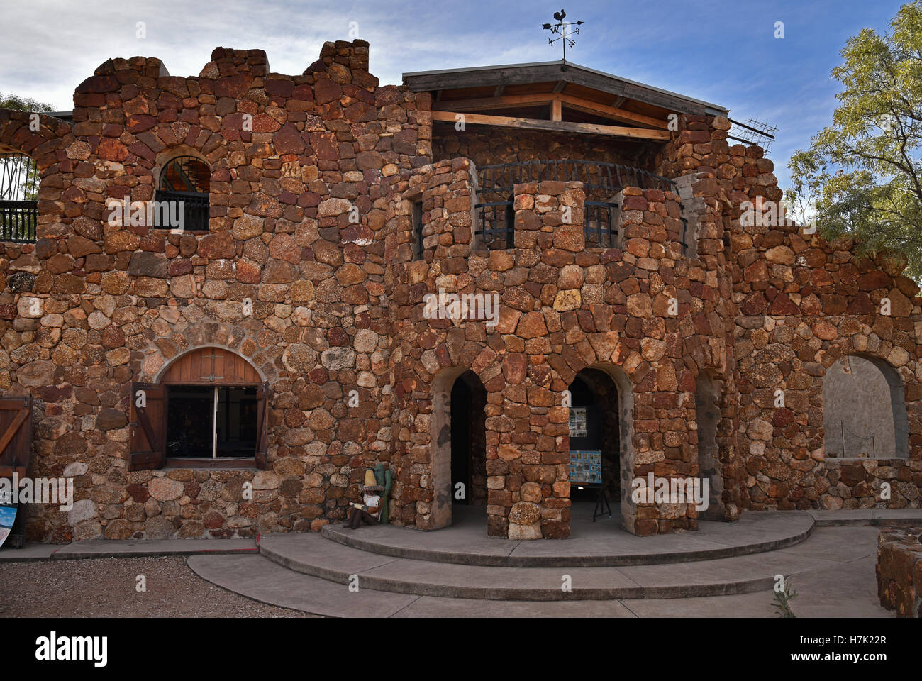 Amigo's Castle built illegally in lightning ridge out of local ...