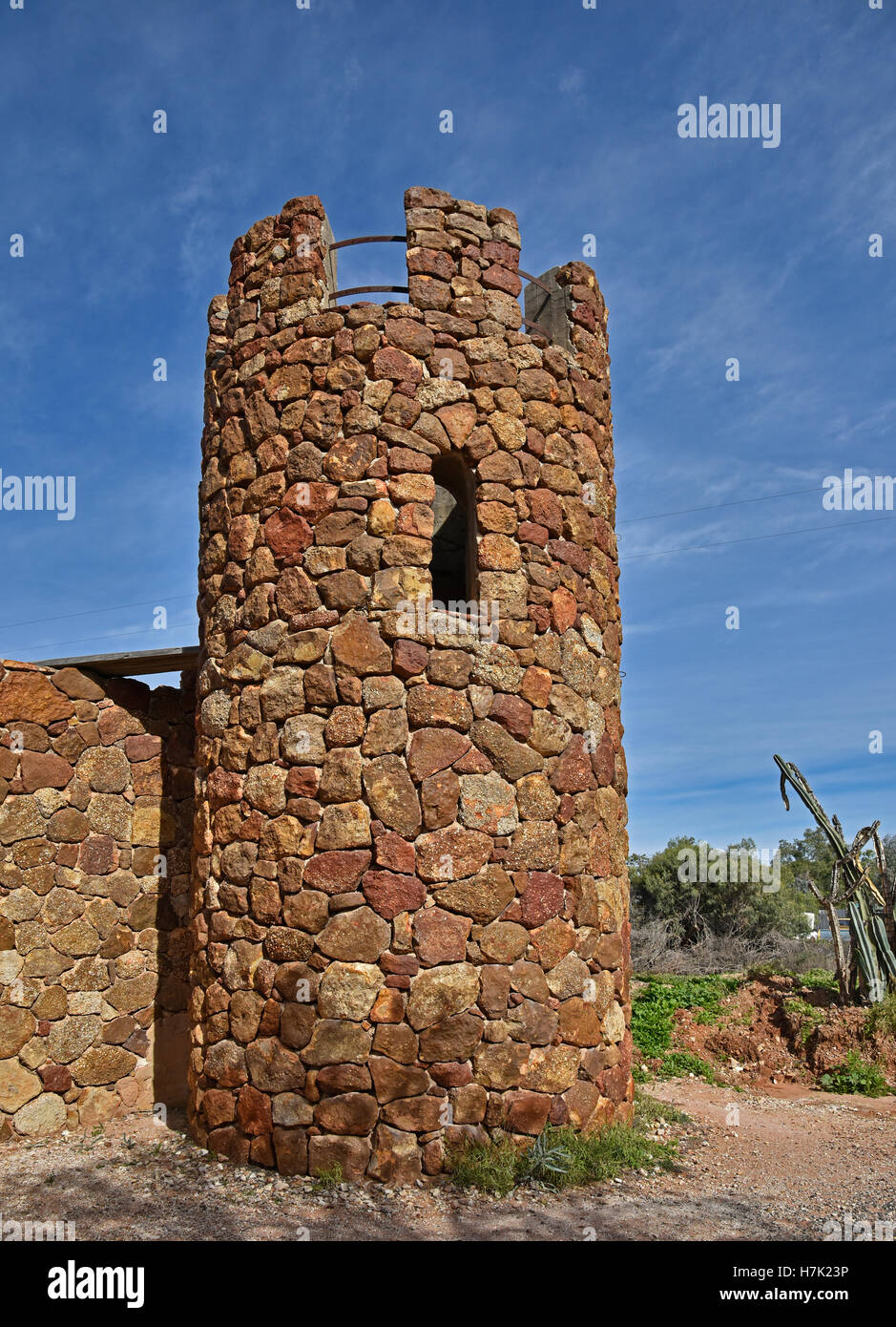 Amigo's Castle built illegally in lightning ridge out of local ...
