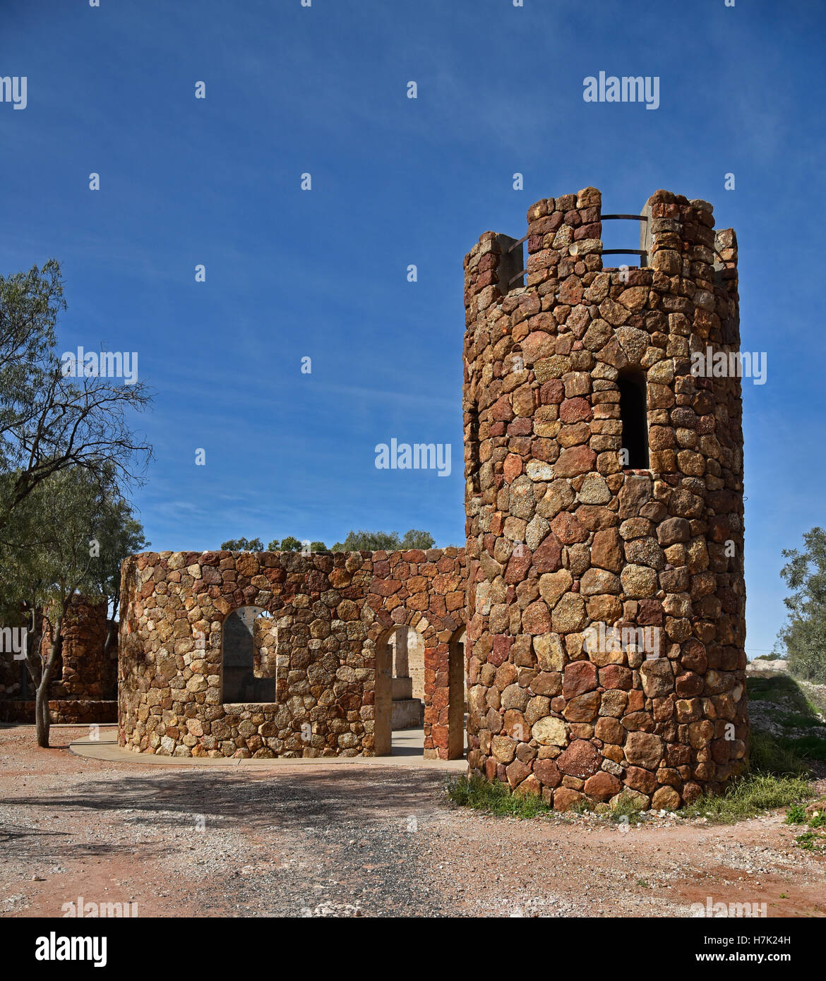 Amigo's Castle built illegally in lightning ridge out of local ...