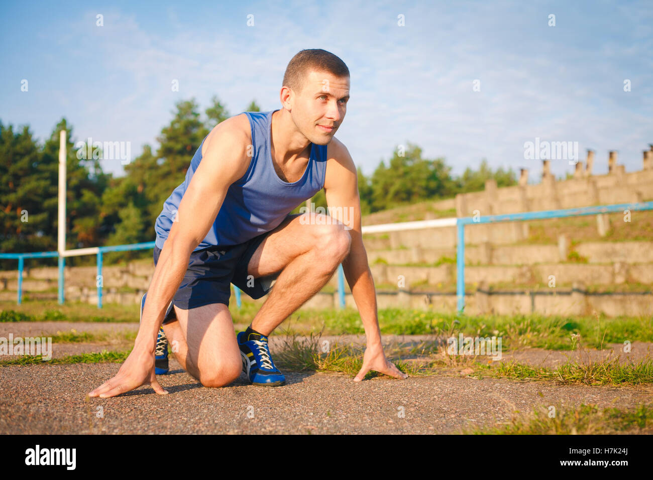 Running start position hi-res stock photography and images - Alamy