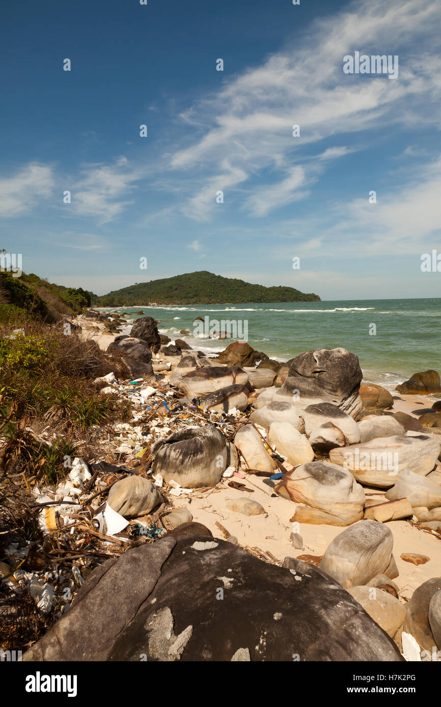 Trash in a beautiful beach landscape Stock Photo - Alamy