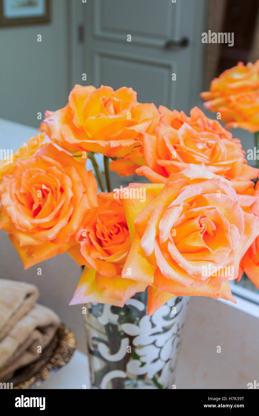 Orange rose bouquet hi-res stock photography and images - Alamy