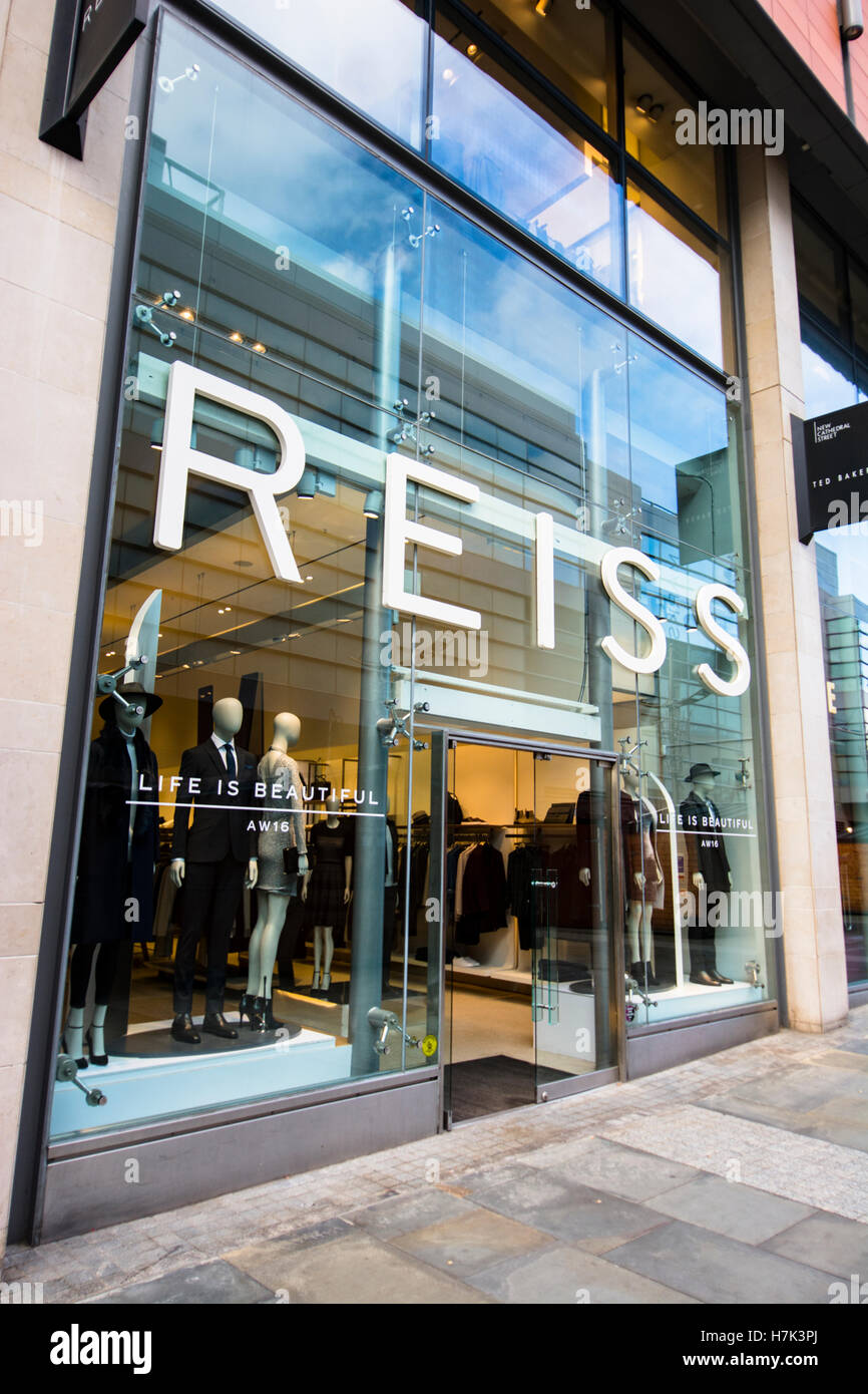 Iconic fashion hi-res stock photography and images - Alamy