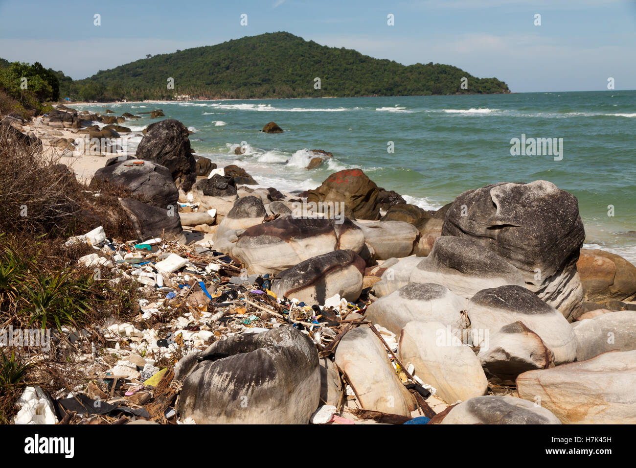 Plastic pollution tree hi-res stock photography and images - Alamy