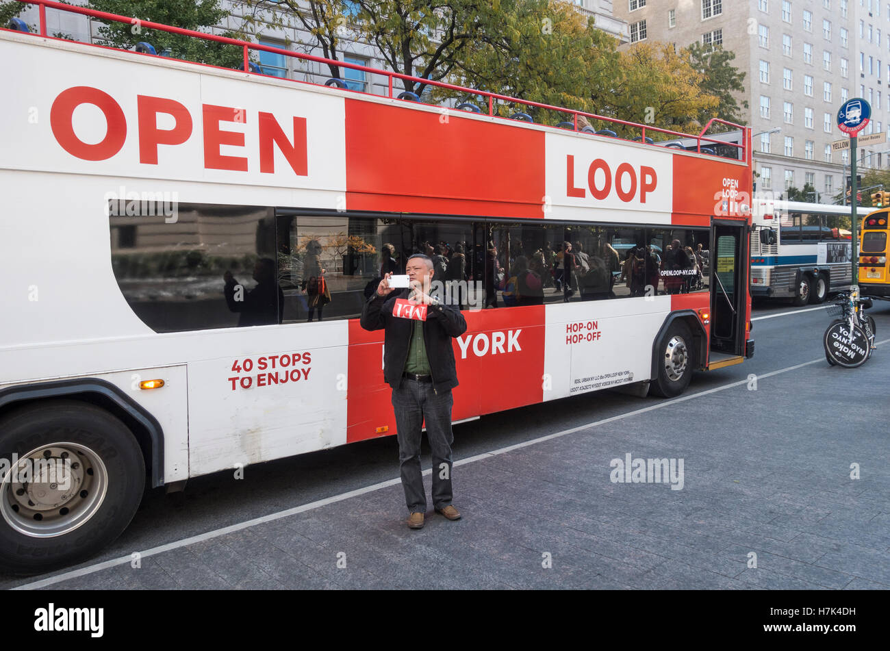 Double decker Open Loop tour bus in New York City Stock Photo - Alamy
