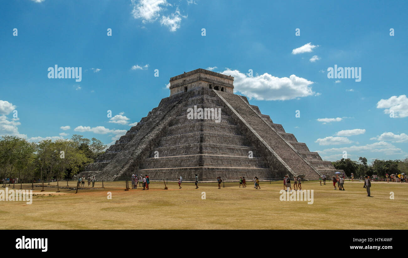 Kukulkan Pyramid, Maya temple in Chichen Itza, Yucatan - Mexico Stock ...