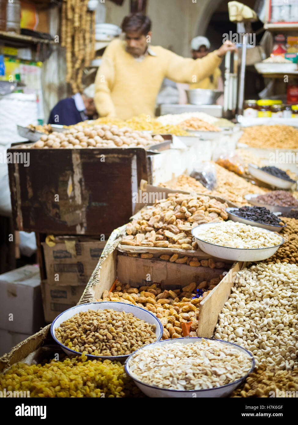 Indian nuts on Delhi's spice market Stock Photo - Alamy