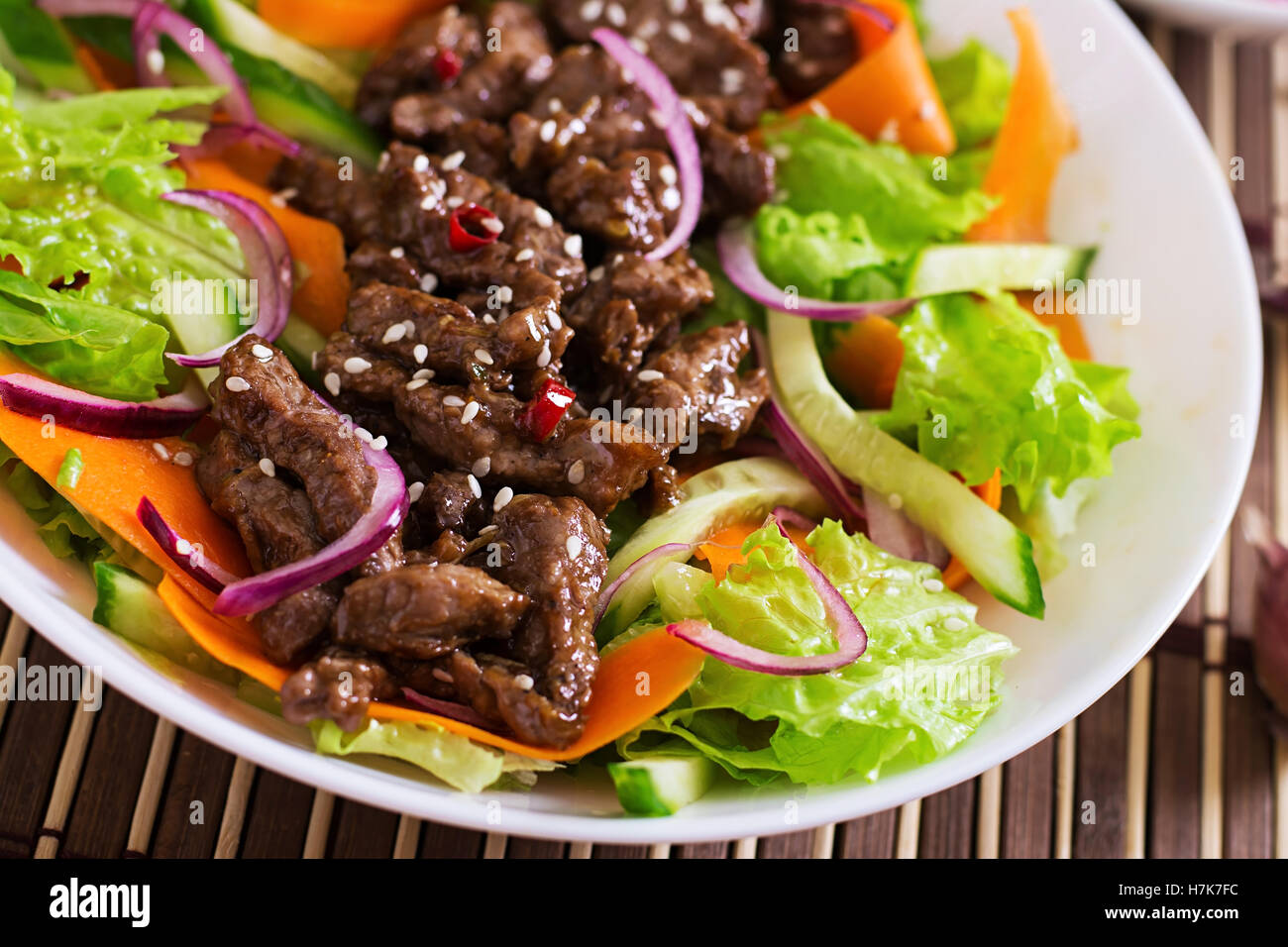 Salad with beef teriyaki Stock Photo - Alamy