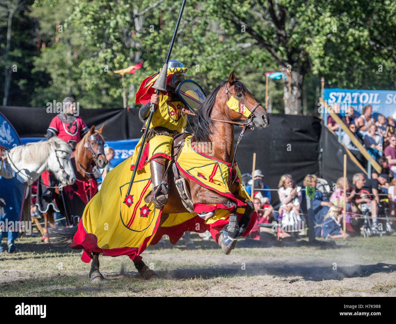 Medieval jousting spectators hi-res stock photography and images - Alamy