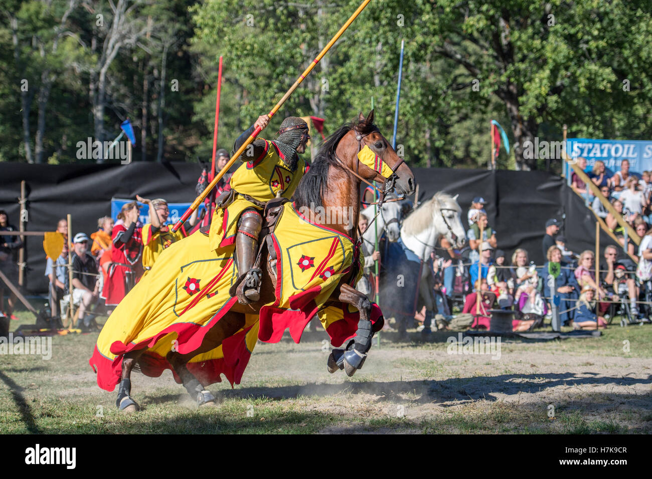 Medieval jousting spectators hi-res stock photography and images - Alamy