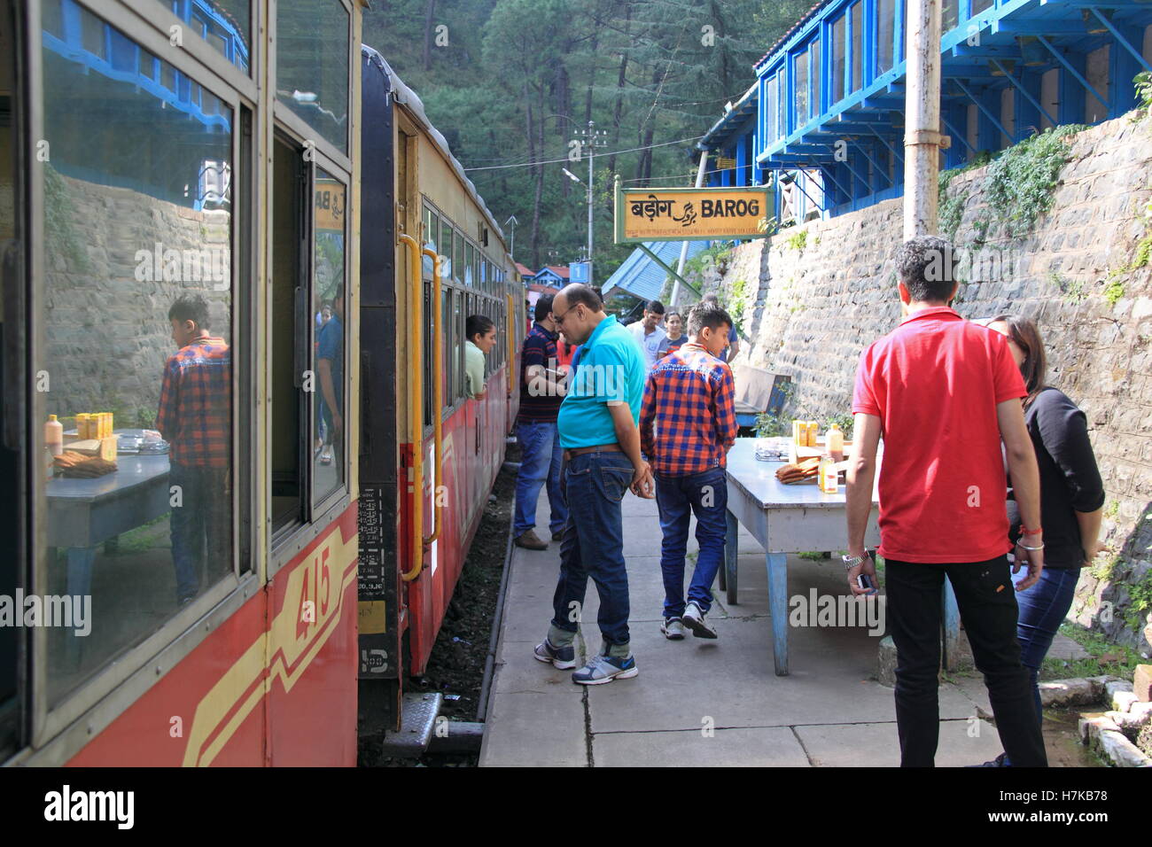 Kalka simla railway unesco world heritage site hi-res stock photography ...
