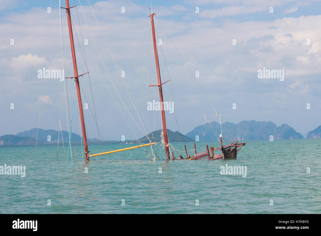 Tall ship submerged hi-res stock photography and images - Alamy