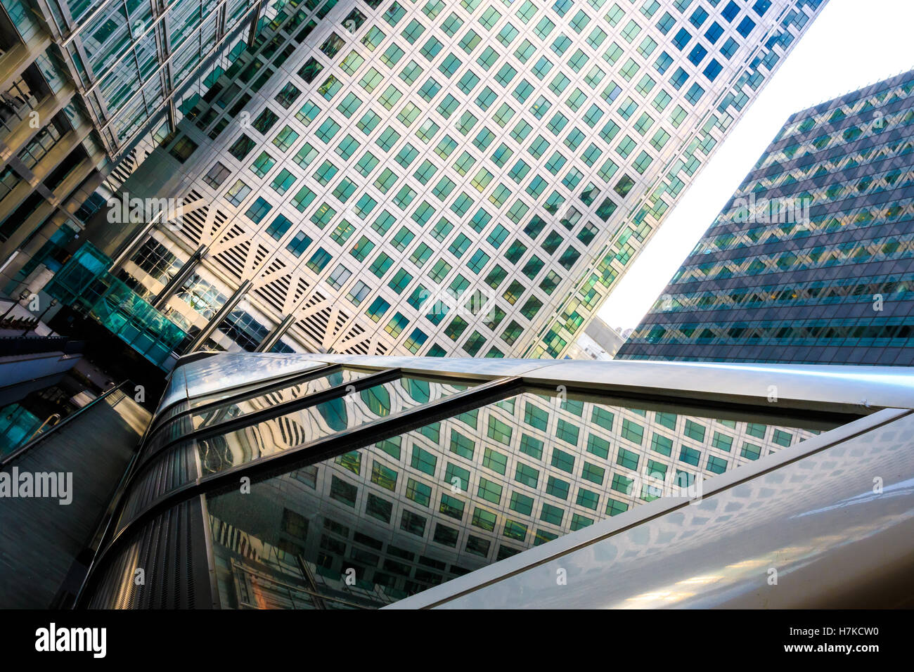 Adams Place Bridge between One Canada Square and Crossrail Place in ...