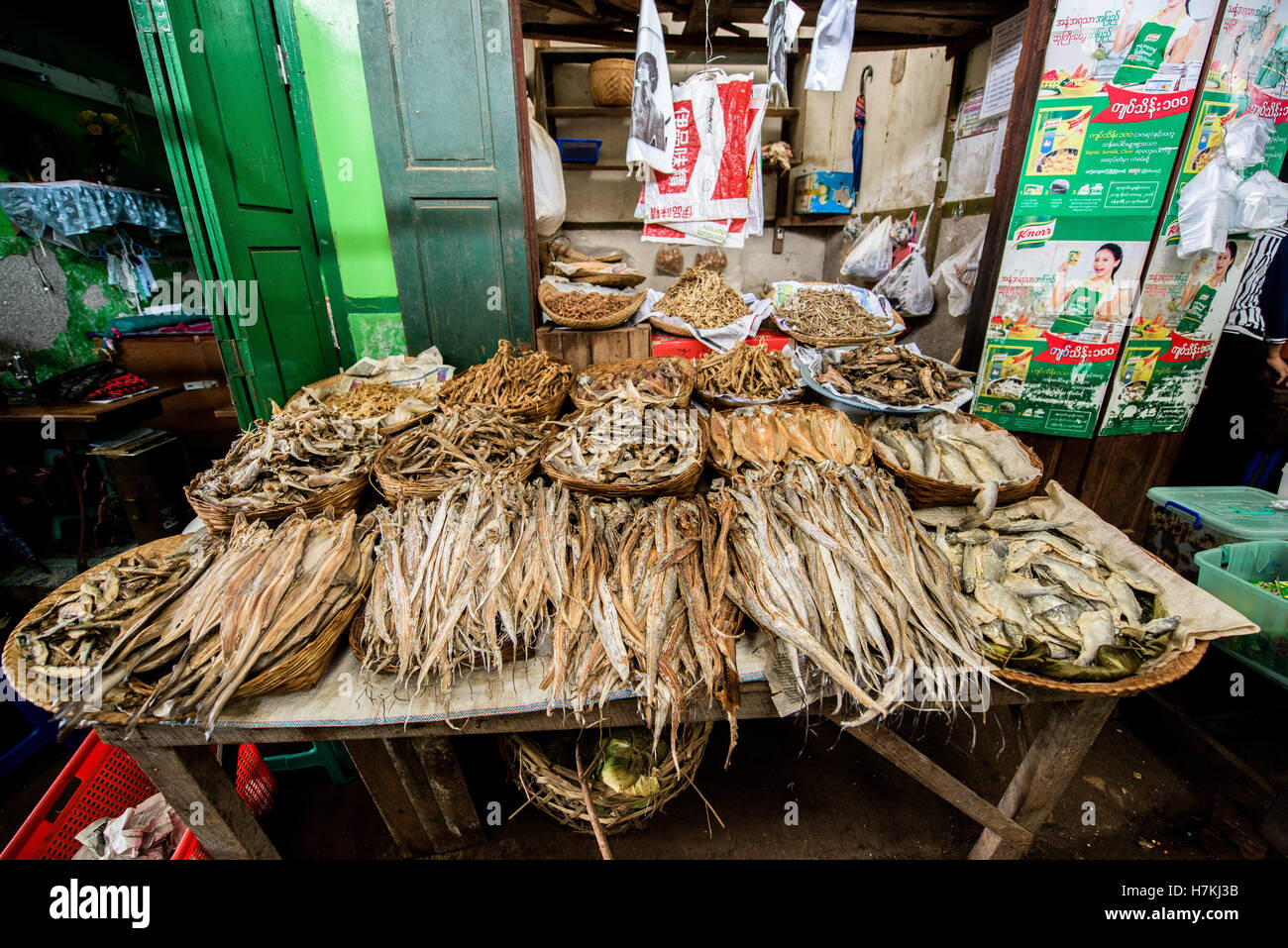 Vegetable and fish street market in Asia Stock Photo - Alamy
