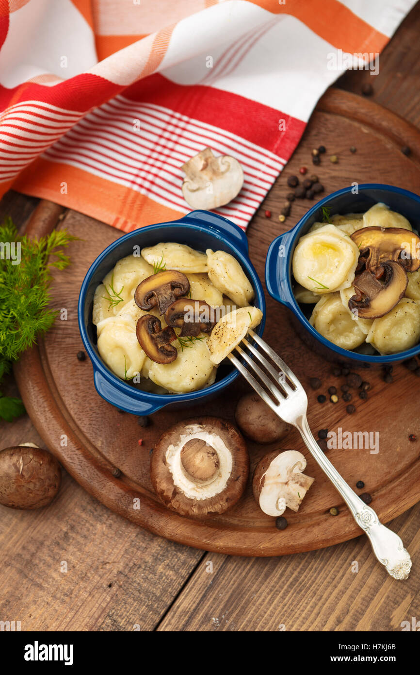 Meat Dumplings - russian boiled pelmeni in plate Stock Photo - Alamy