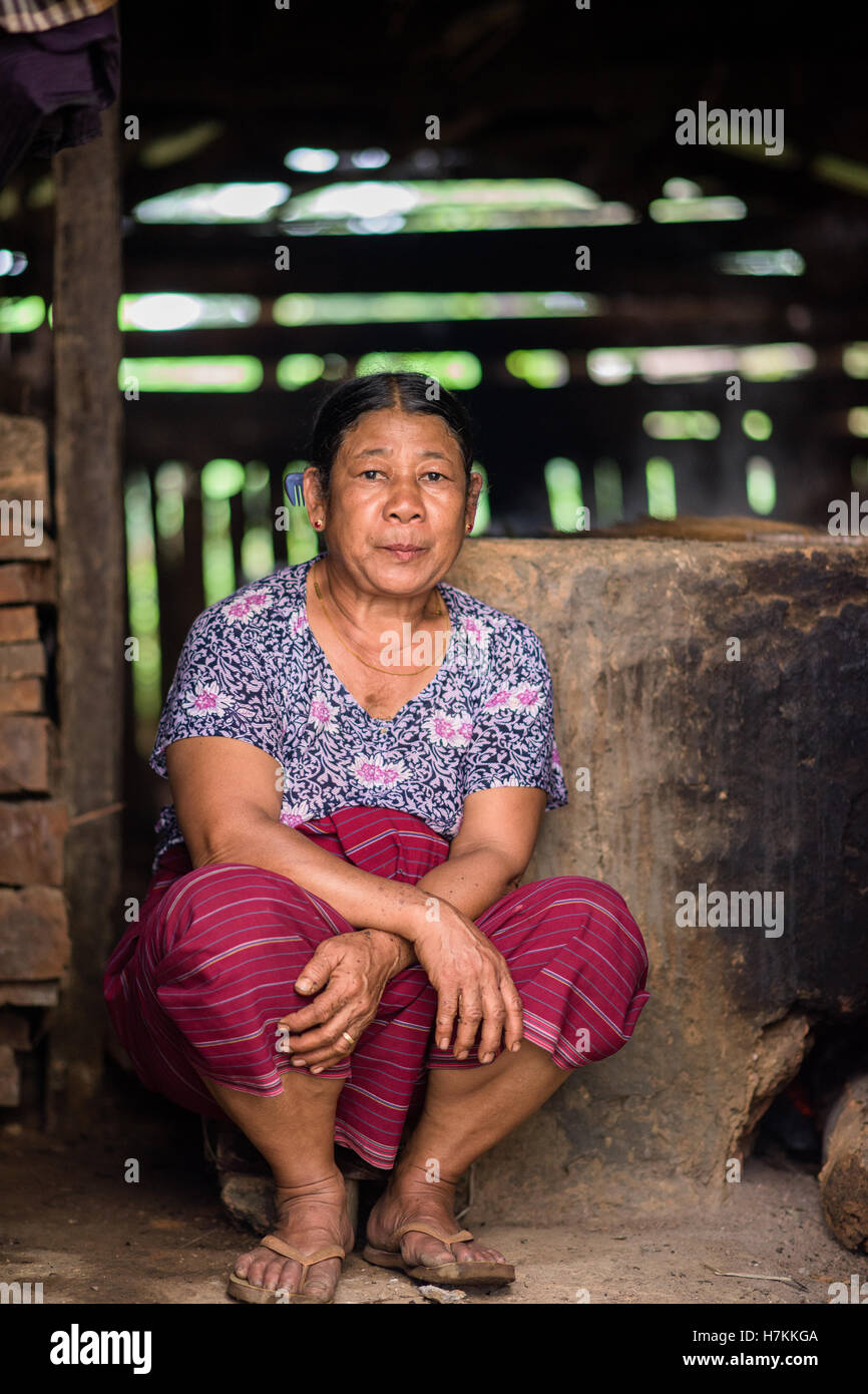 Portrait of an older burmese woman Stock Photo - Alamy