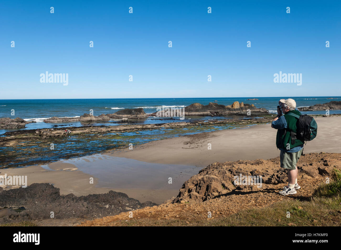 Photographer and tide pools at Seal Rock State Recreation Area on the ...