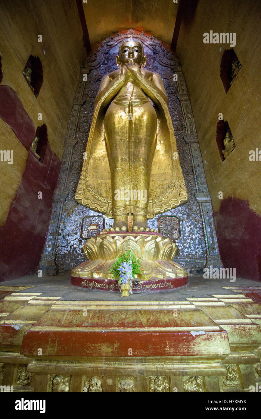 Statues of Buddha inside the pagoda in Old Bagan, Burma Stock Photo - Alamy