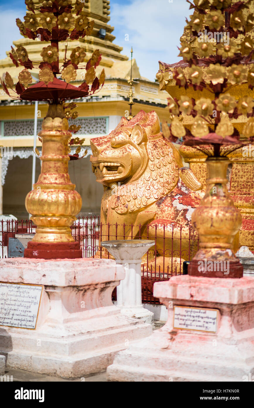 Statues outside of pagoda in Old Bagan, Burma Stock Photo - Alamy