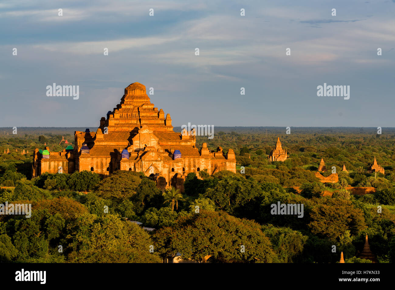 Countless pagodas of ancient city of Bagan in Burma Stock Photo - Alamy