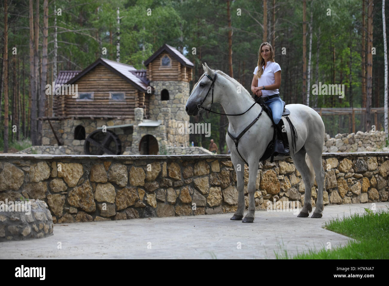 Beautiful woman cowgirl hi-res stock photography and images - Alamy