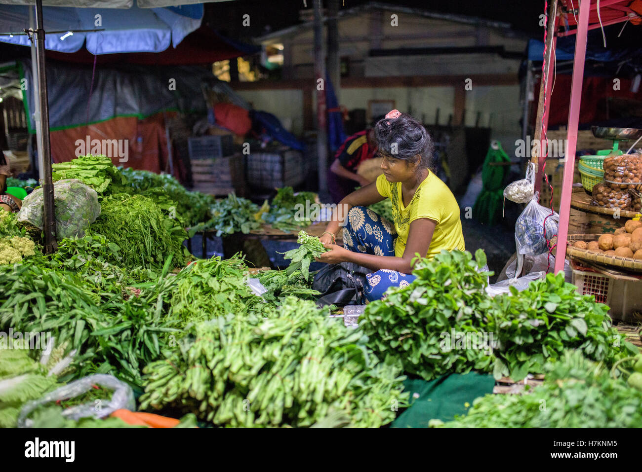 Market vendor in the streets of Mandalay, Burma (Myanmar Stock Photo ...