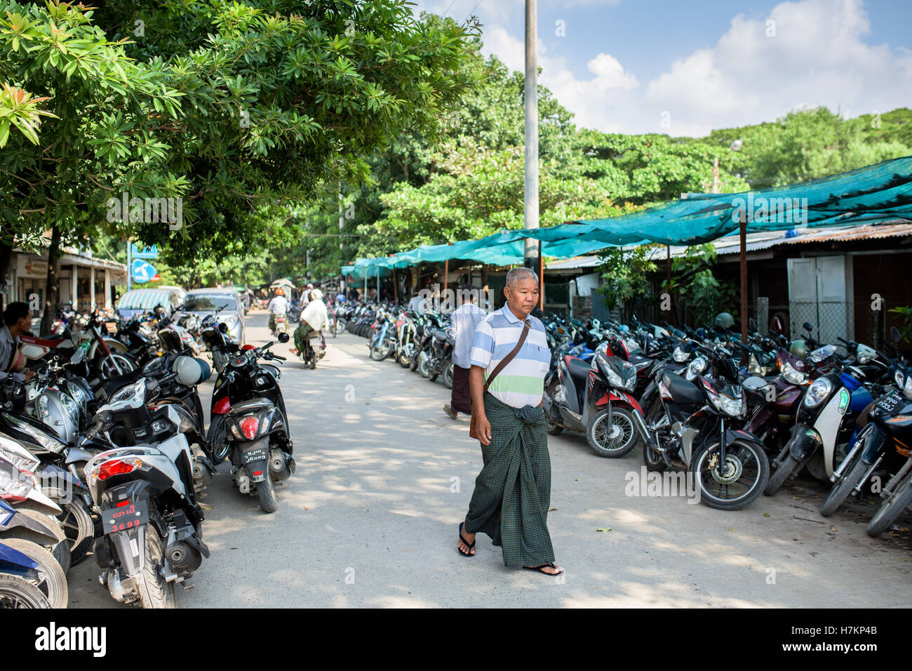 People in the streets of Mandalay, Burma (Myanmar Stock Photo - Alamy
