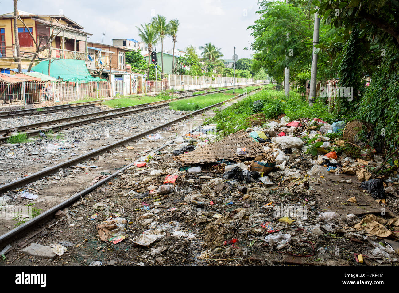 Dirty train tracks hi-res stock photography and images - Alamy