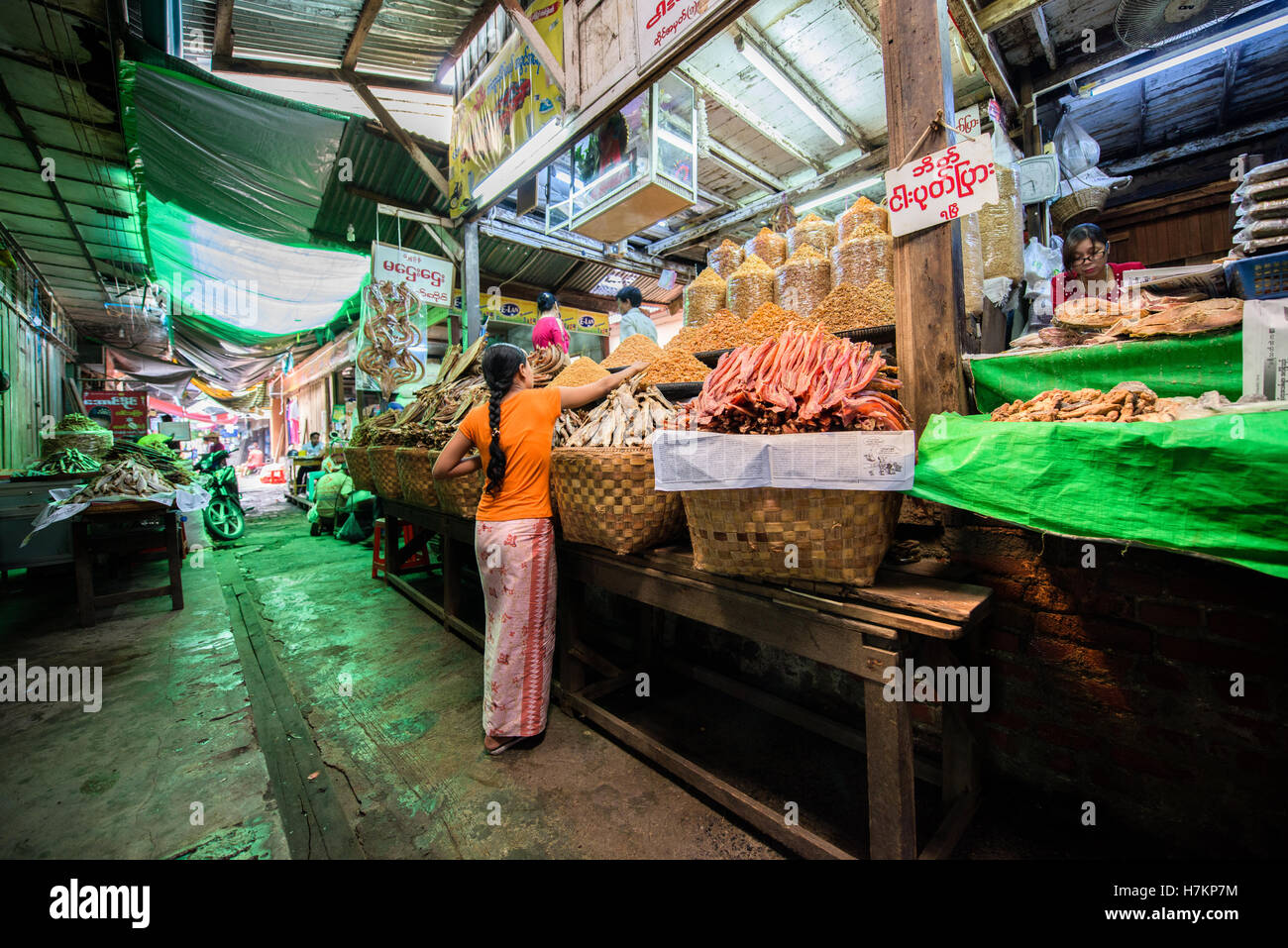 Asian street market with vegetables, fruit and fish Stock Photo - Alamy