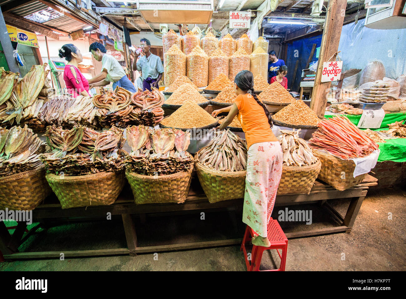 Asian street market with vegetables, fruit and fish Stock Photo - Alamy