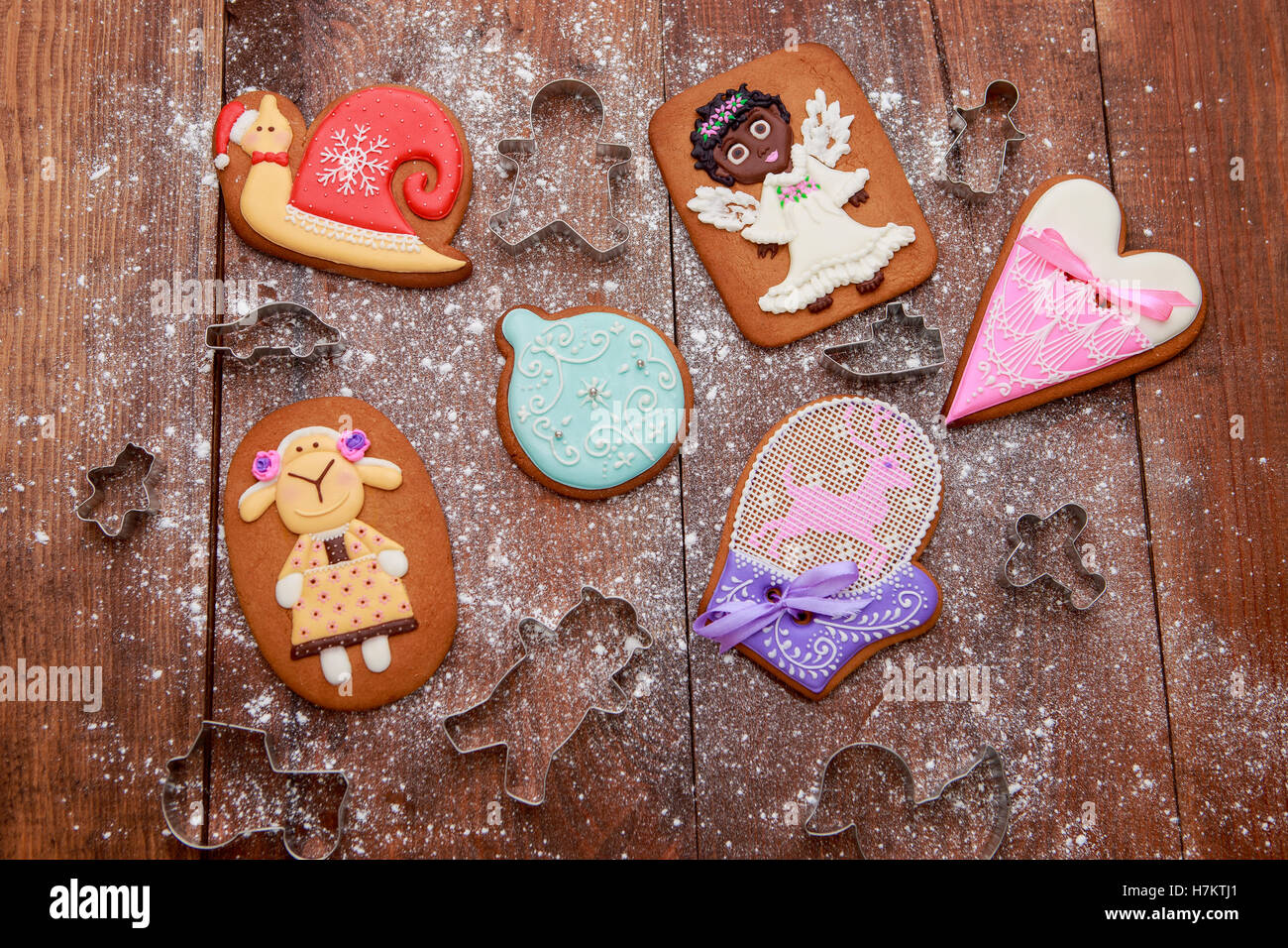 Angel shaped cookies hi-res stock photography and images - Alamy