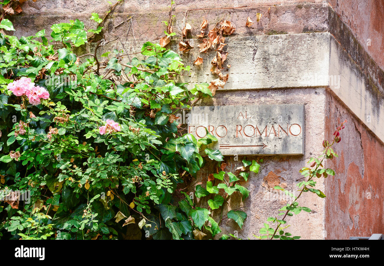 A building corner in Rome with a directional sign on it Stock Photo - Alamy