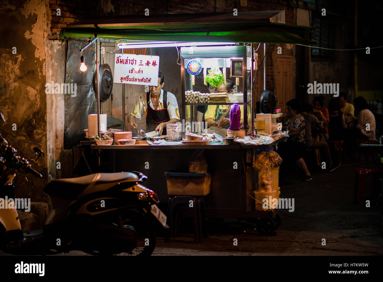 Street vendor, selling noodles in Bangkok Thailand at night Stock Photo ...